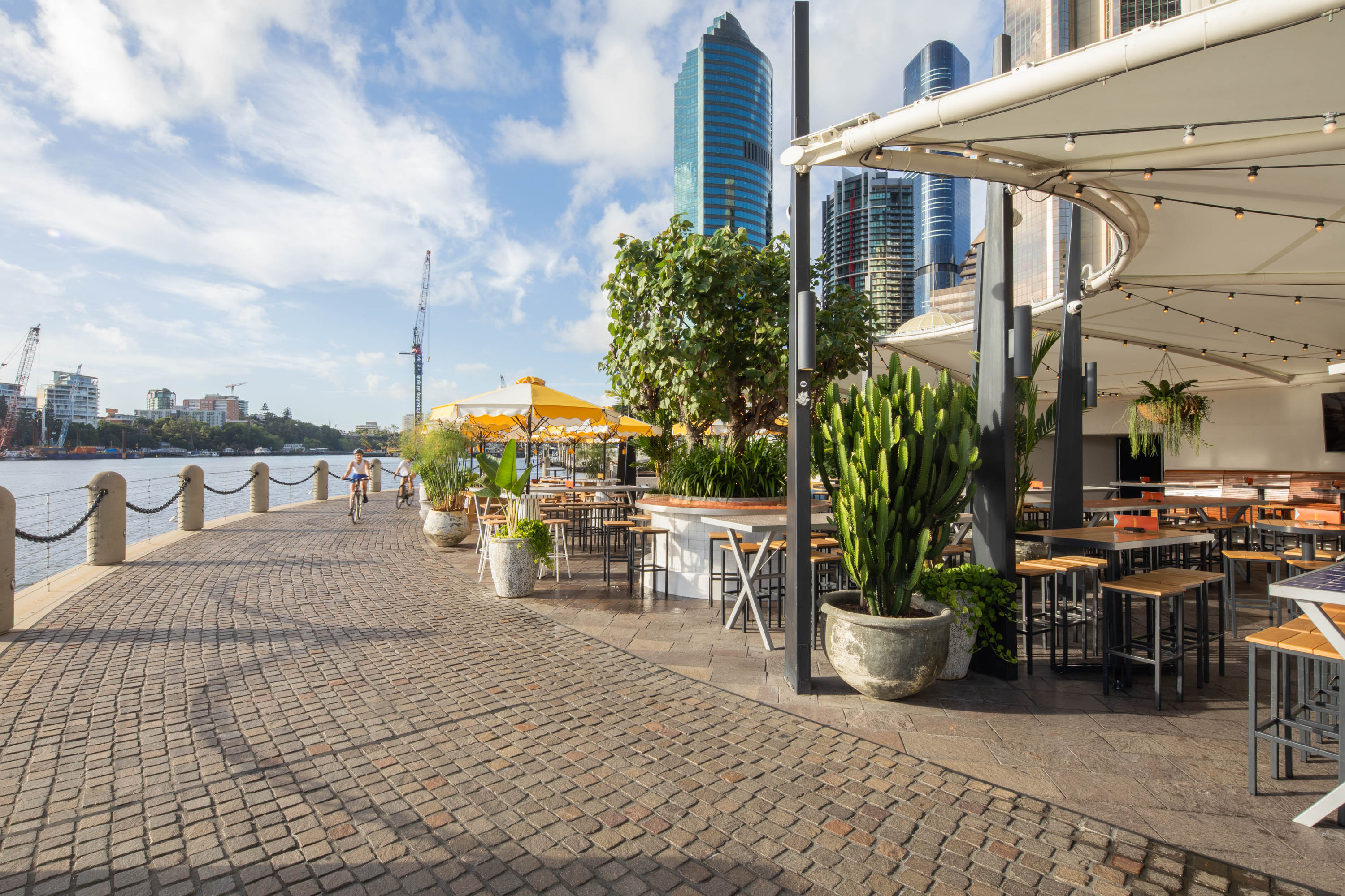 Riverbar & Kitchen Project // A spectacular setting | Brooke's Blooms